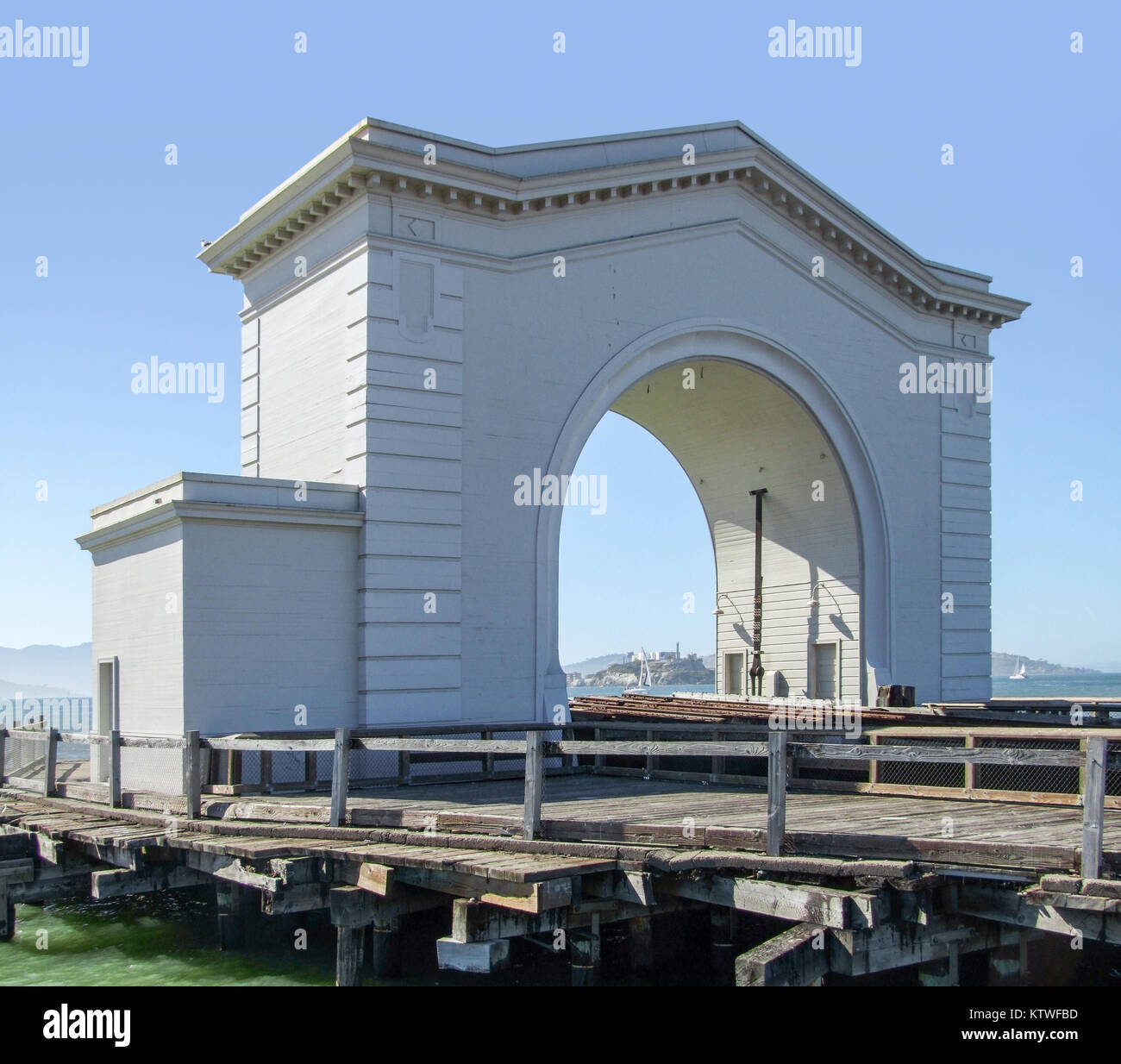 Old port gate hi-res stock photography and images - Alamy