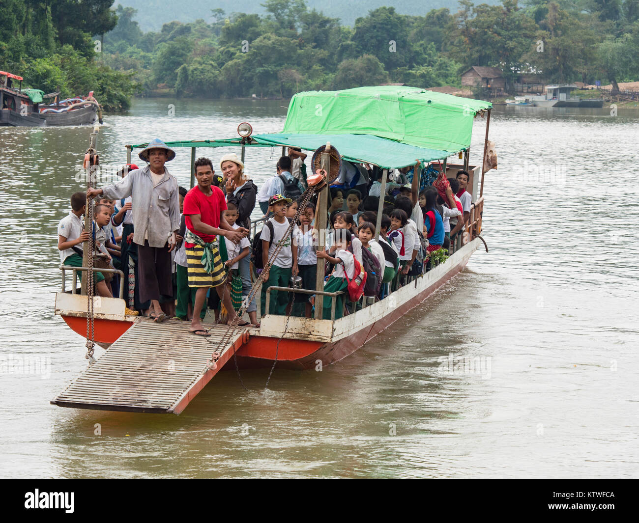 School children onboard a boat Tanintharyi Town that will take them to ...