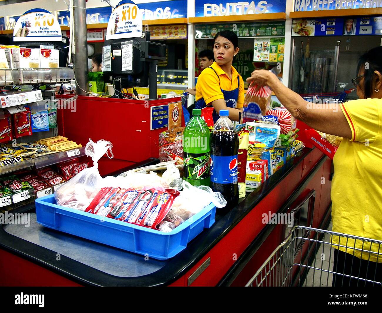 Cashier Queue High Resolution Stock Photography and Images - Alamy