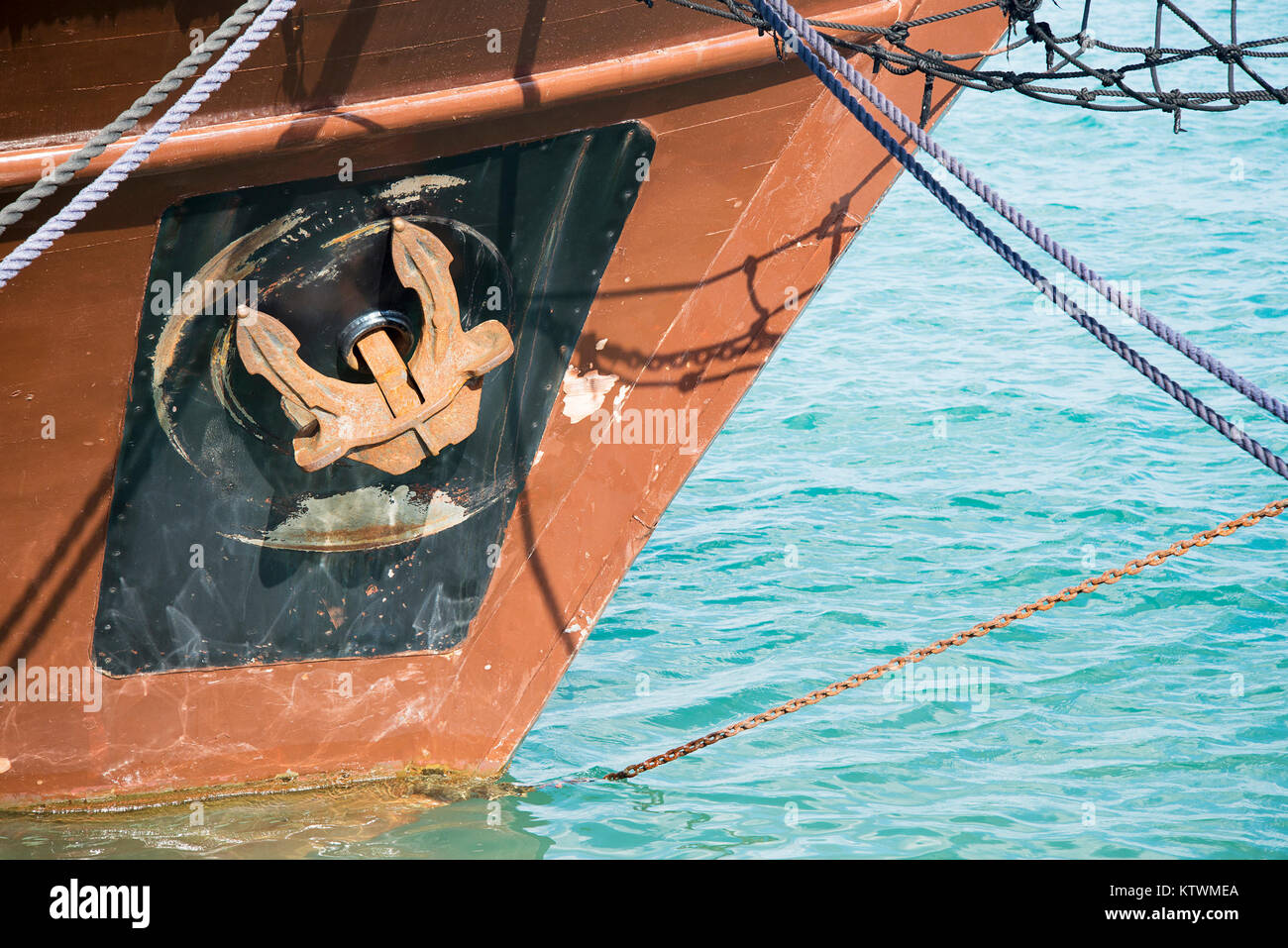 Giant rusty anchor hi-res stock photography and images - Alamy