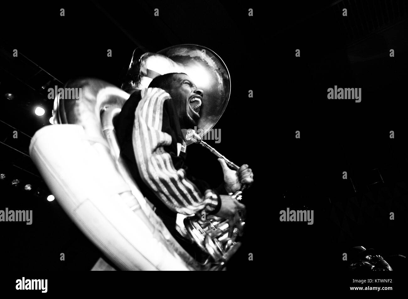 Damon tuba gooding jr roots Black and White Stock Photos & Images - Alamy