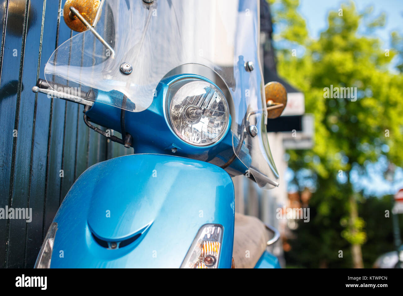 Scooted hi-res stock photography and images - Alamy