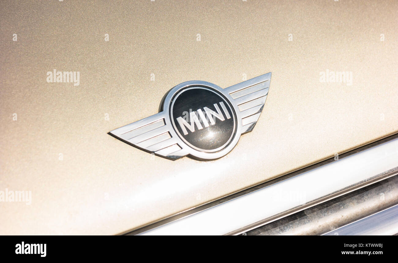 Mini cooper logo hi-res stock photography and images - Alamy