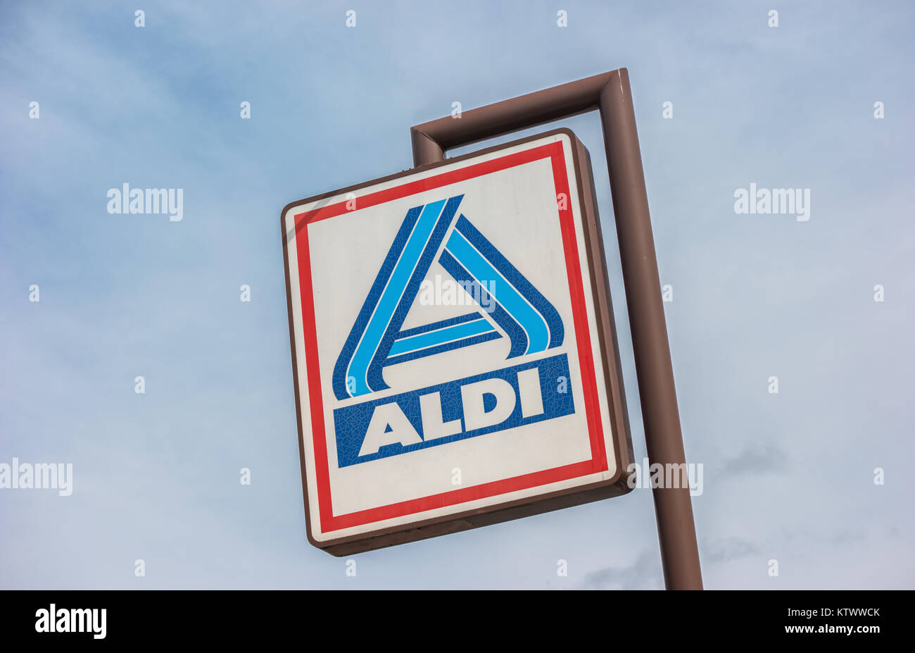 Aldi supermarket logo hi-res stock photography and images - Alamy