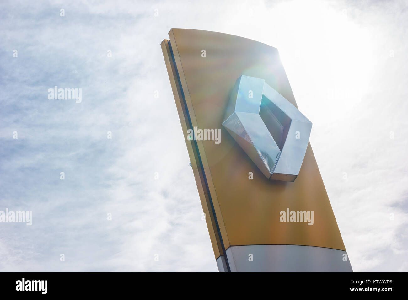 Car renault logo hi-res stock photography and images - Alamy