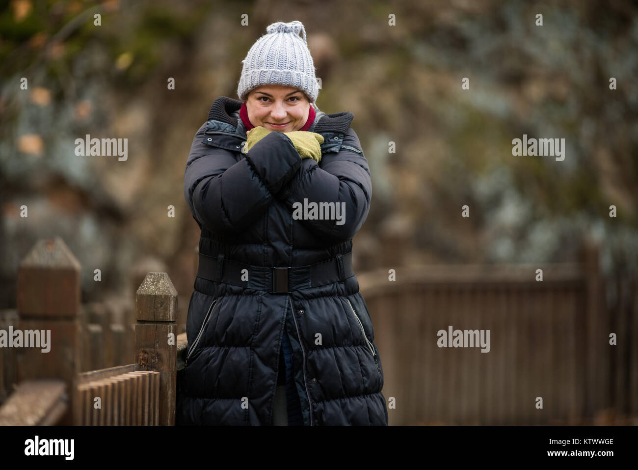 Freezing cold woman hi-res stock photography and images - Alamy