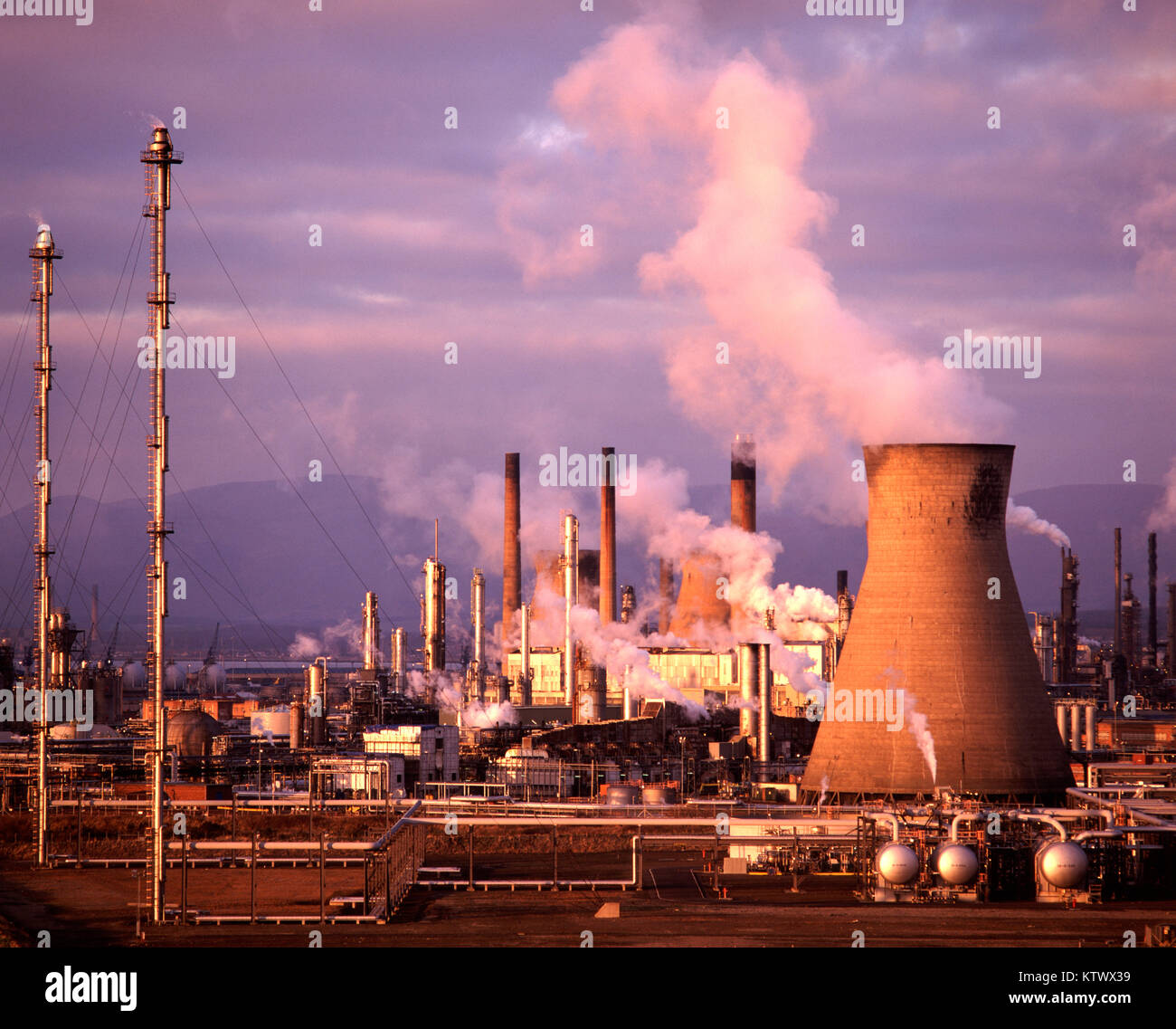 Grangemouth petrochemical complex hi-res stock photography and images ...