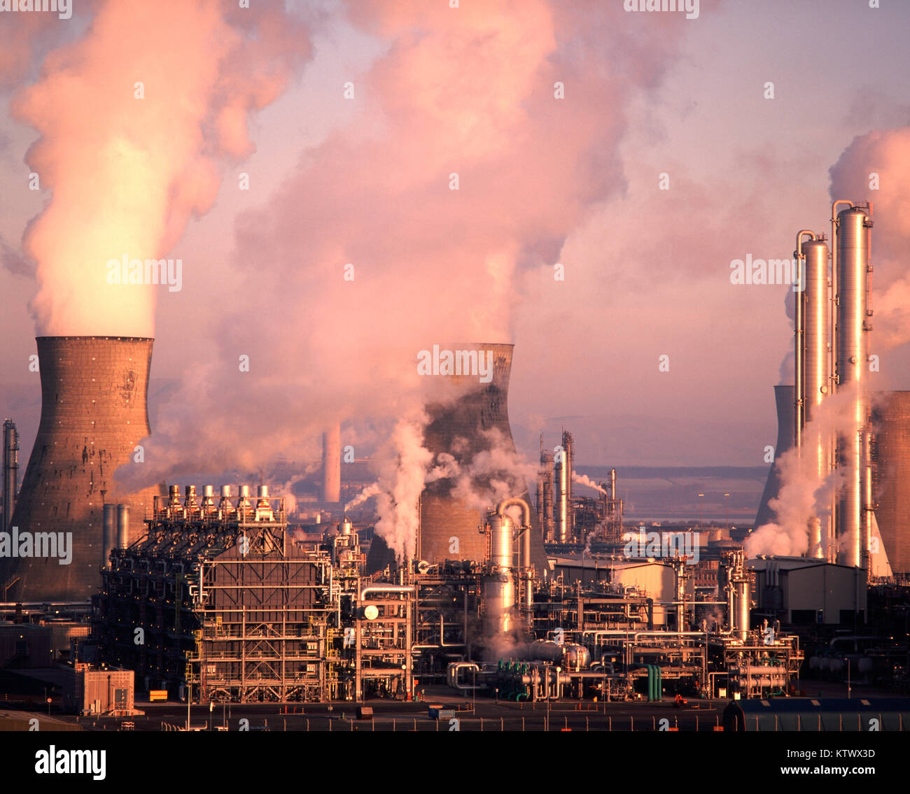 Grangemouth petrochemical complex hi-res stock photography and images ...