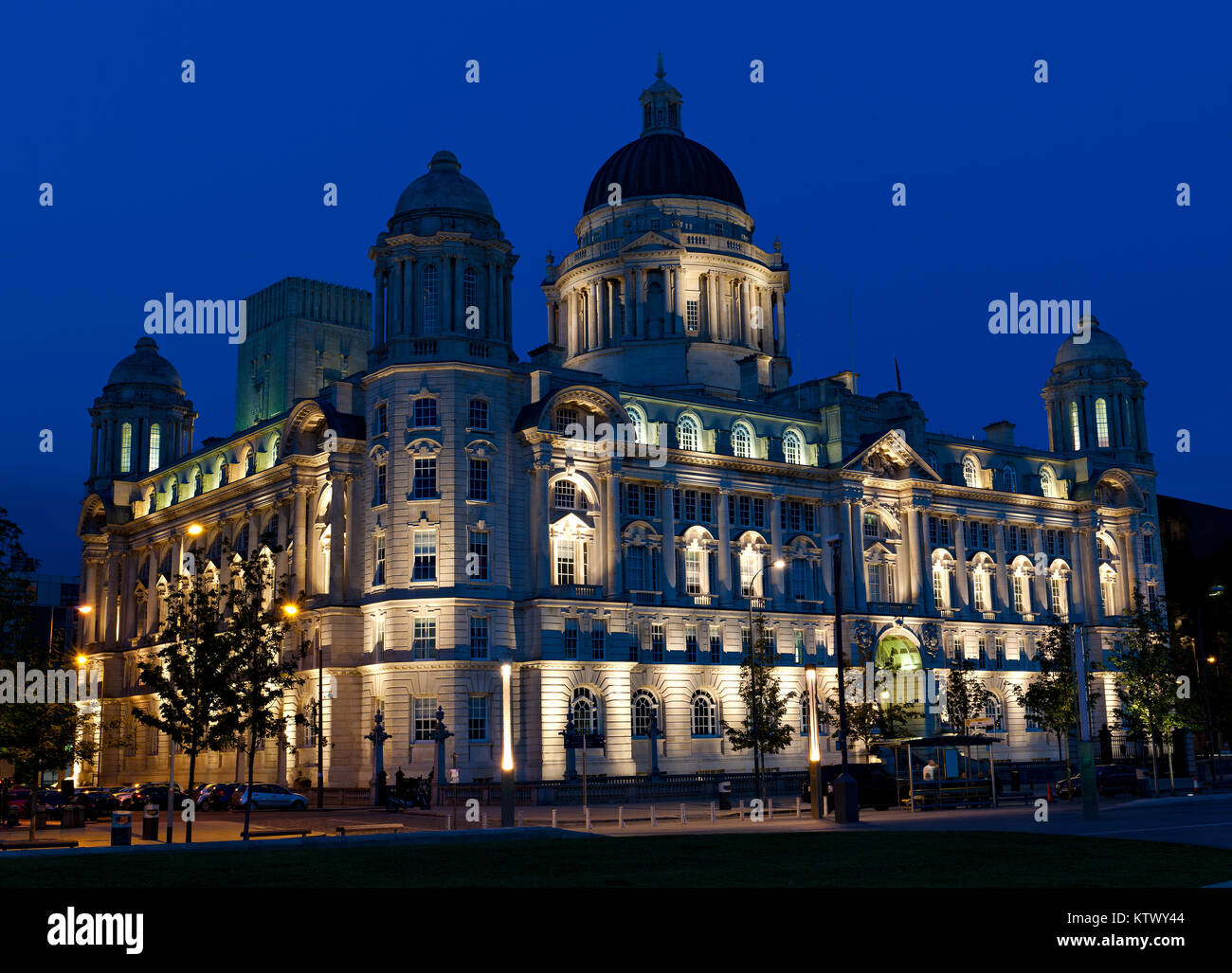 Liverpool docks and harbour board hi-res stock photography and images ...