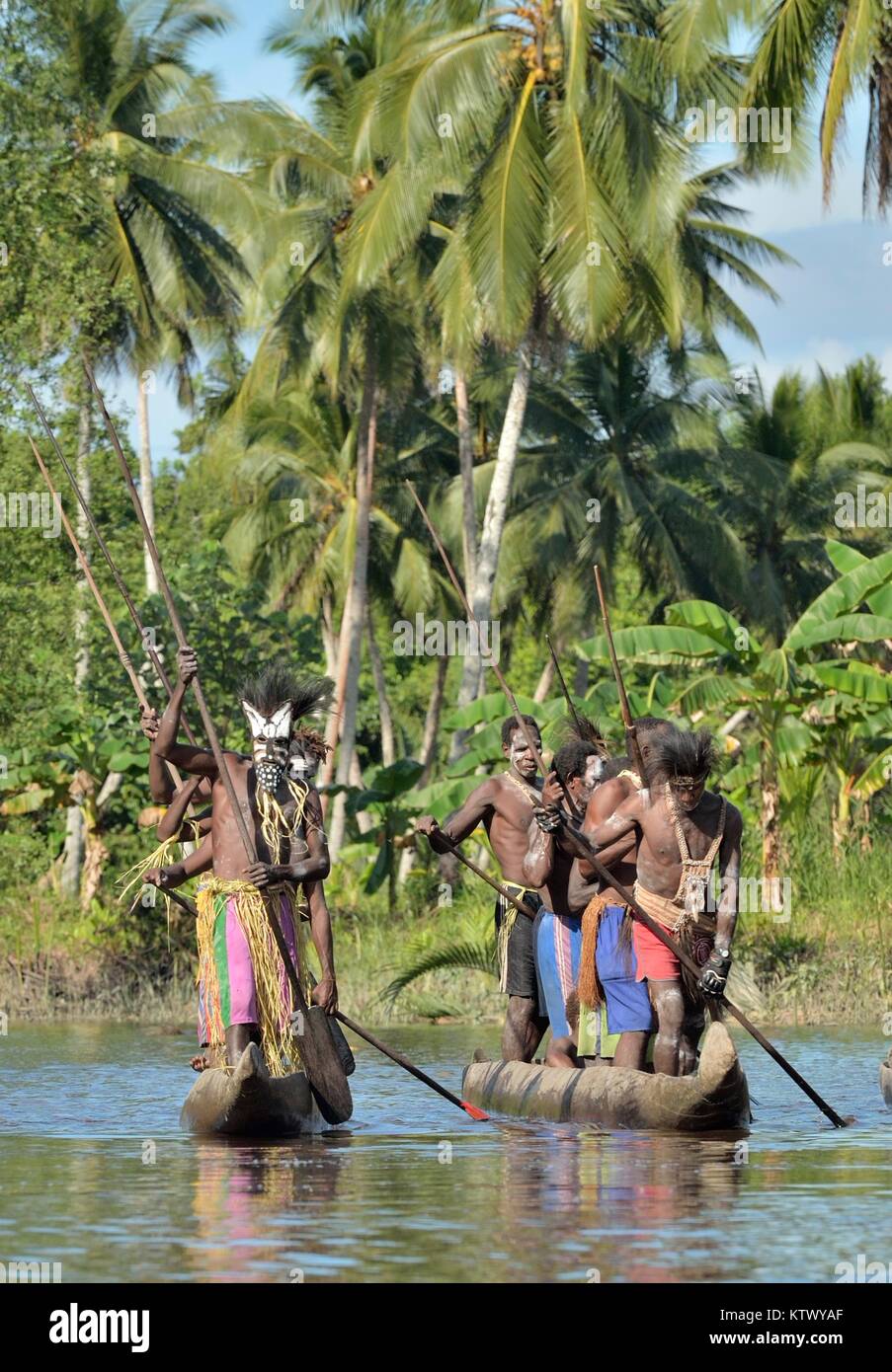 Canoe war ceremony of Asmat people. Headhunters of a tribe of Asmat ...