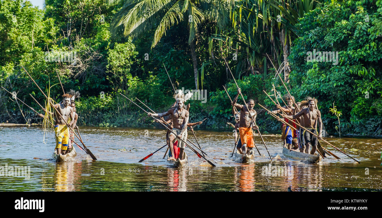 Canoe war ceremony of Asmat people. Headhunters of a tribe of Asmat ...