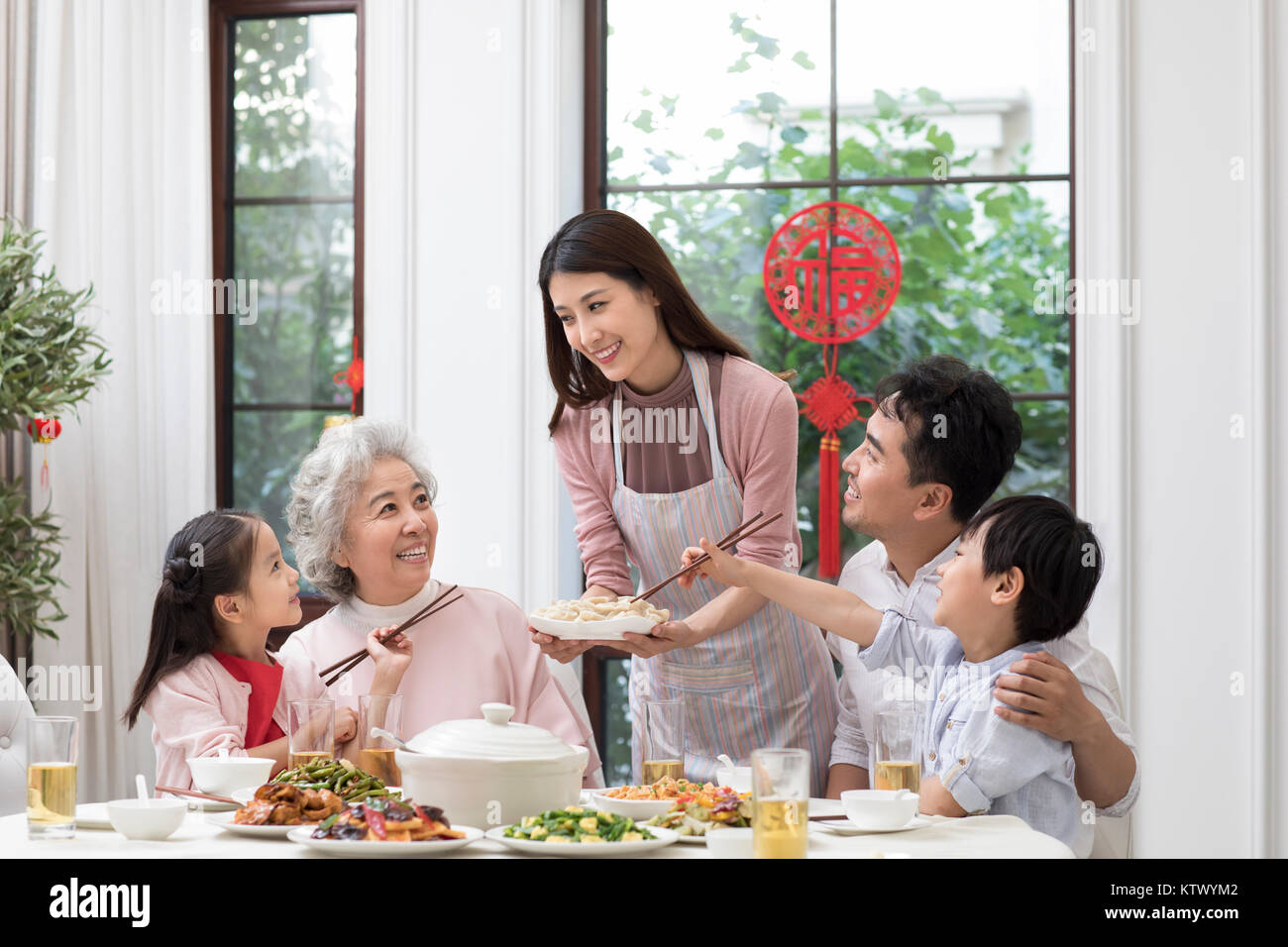 Chinese dinner hi-res stock photography and images - Alamy