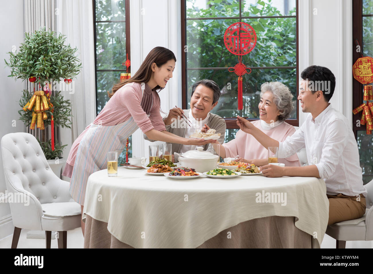 Chinese new year family dinner hi-res stock photography and images - Alamy