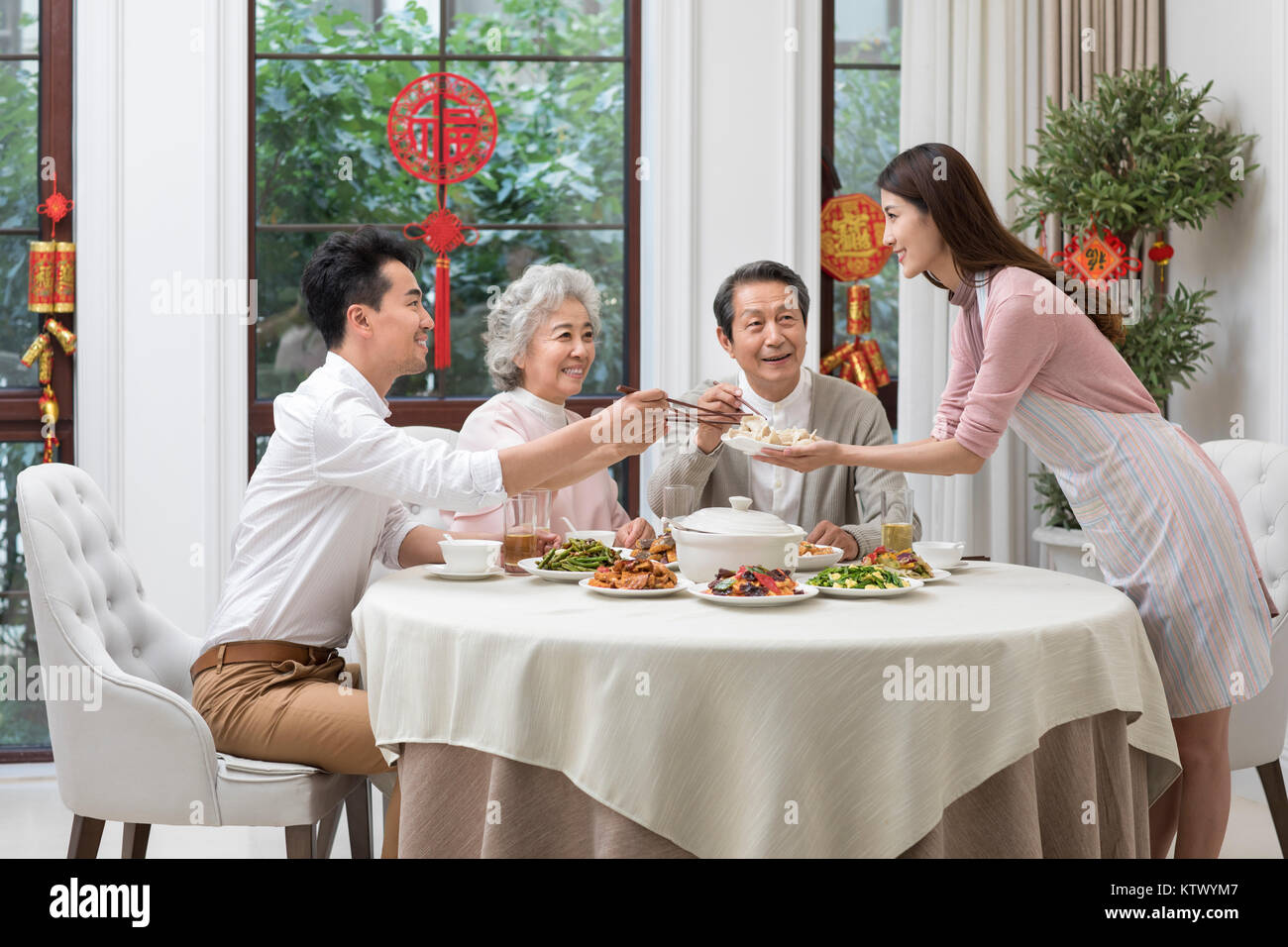 Chinese new year family dinner hi-res stock photography and images - Alamy