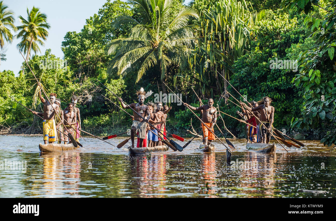 Canoe war ceremony of Asmat people. Headhunters of a tribe of Asmat ...