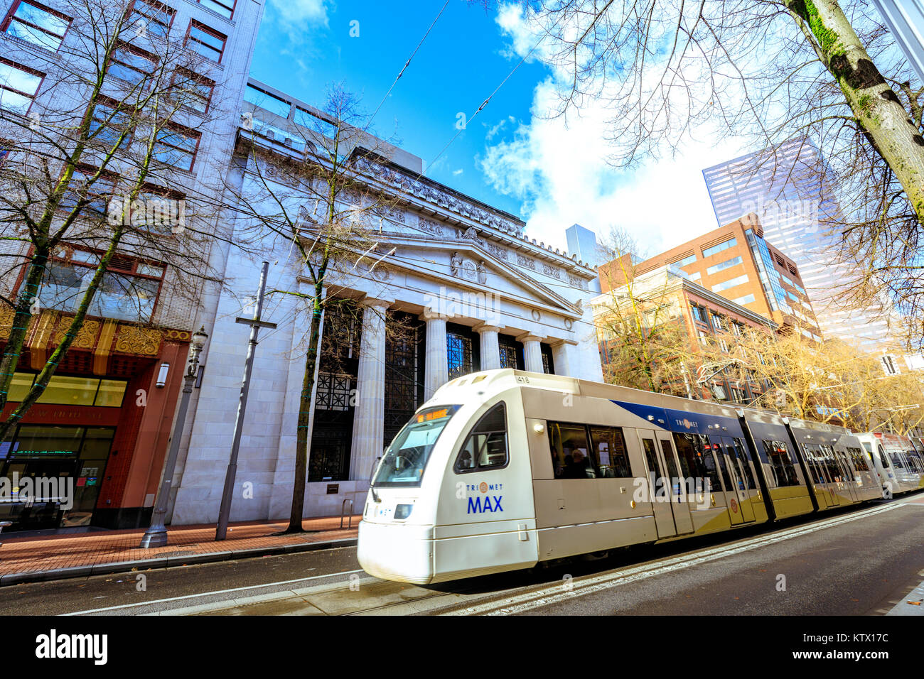 Trimet max train hi-res stock photography and images - Alamy