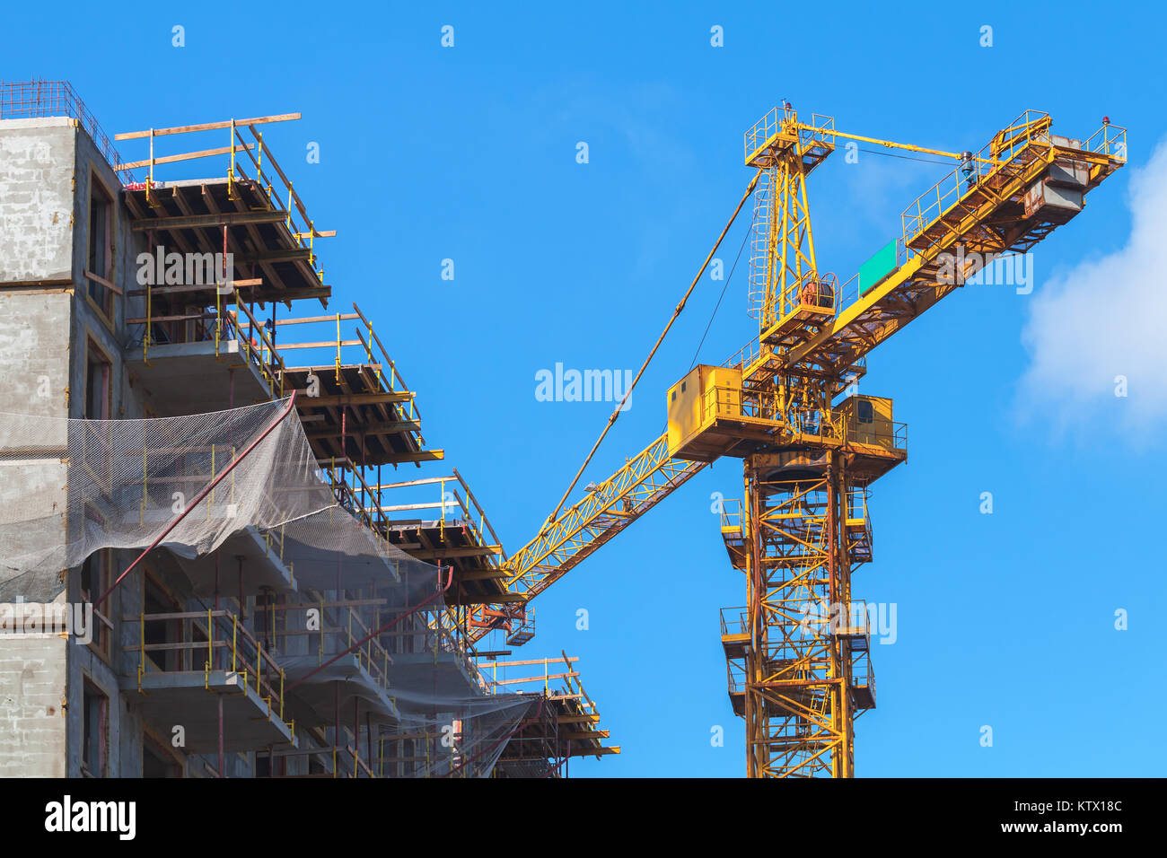 Crane lift house hi-res stock photography and images - Alamy
