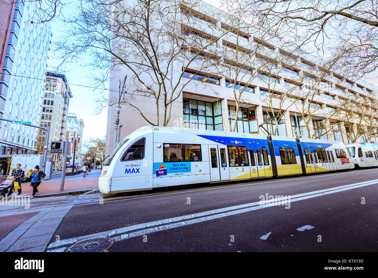 Trimet max train hi-res stock photography and images - Alamy