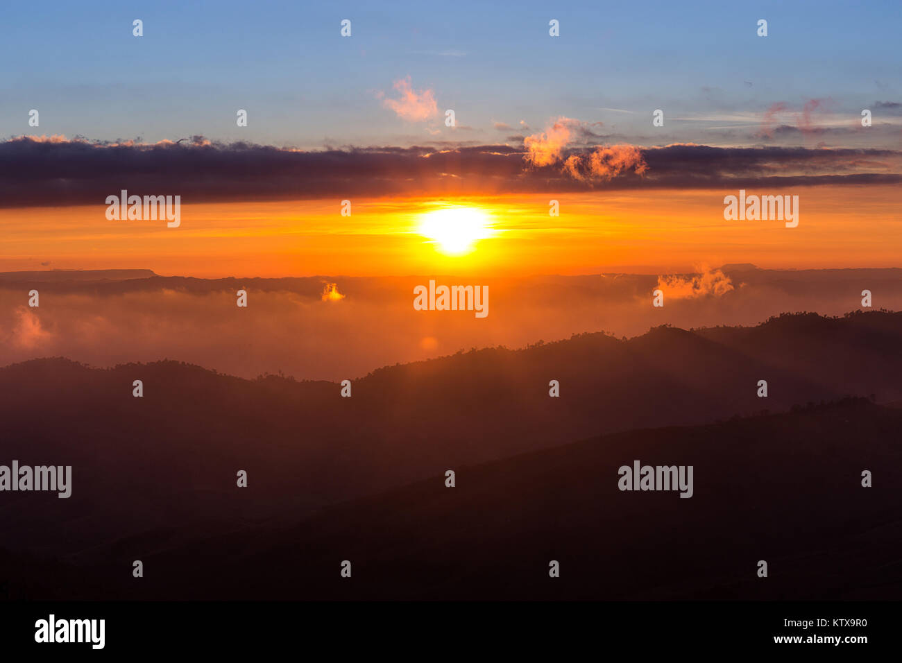 Multi layer clouds hi-res stock photography and images - Alamy