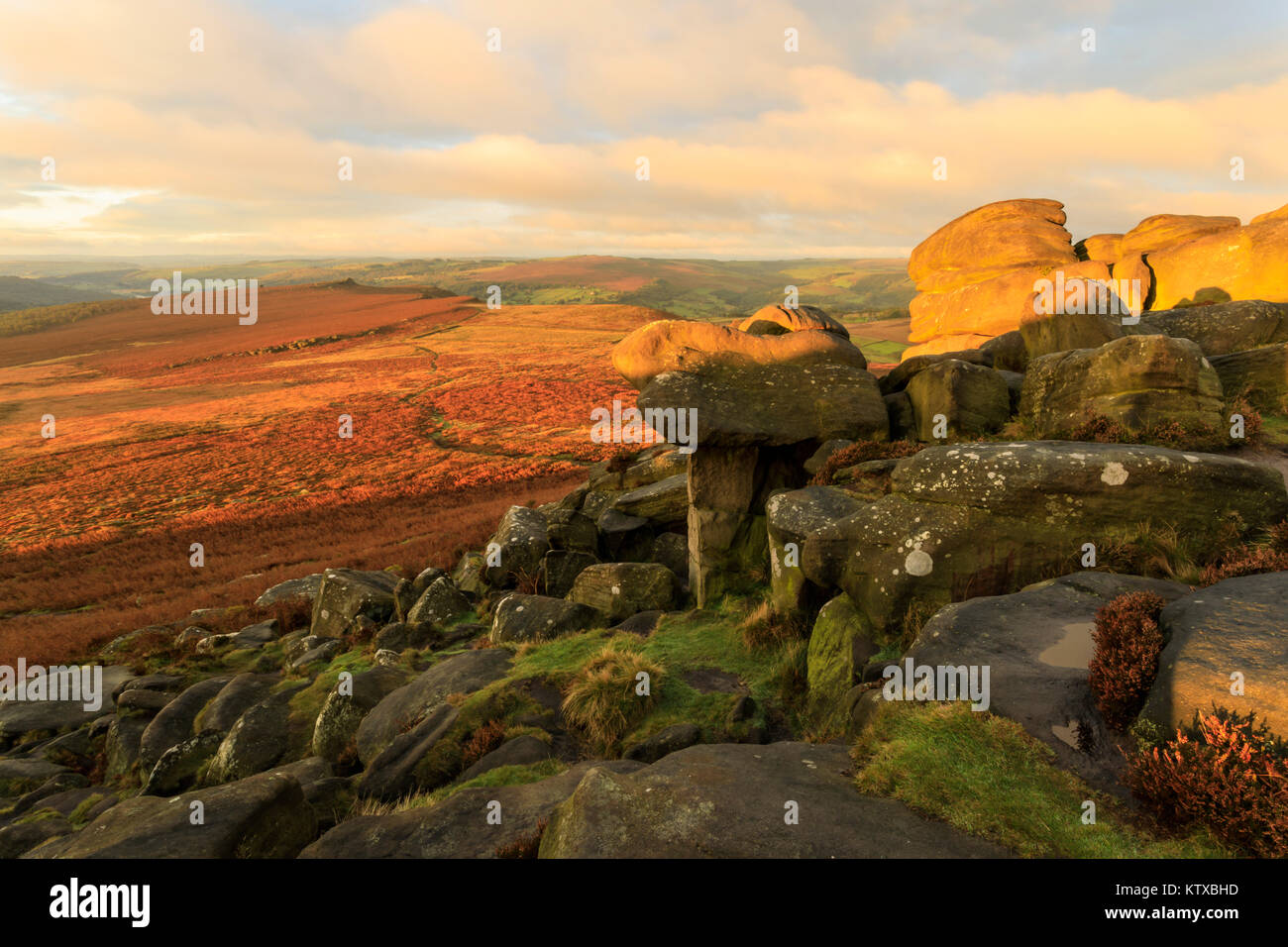 Higger Tor and Hathersage Moor, sunrise in autumn, Peak District ...