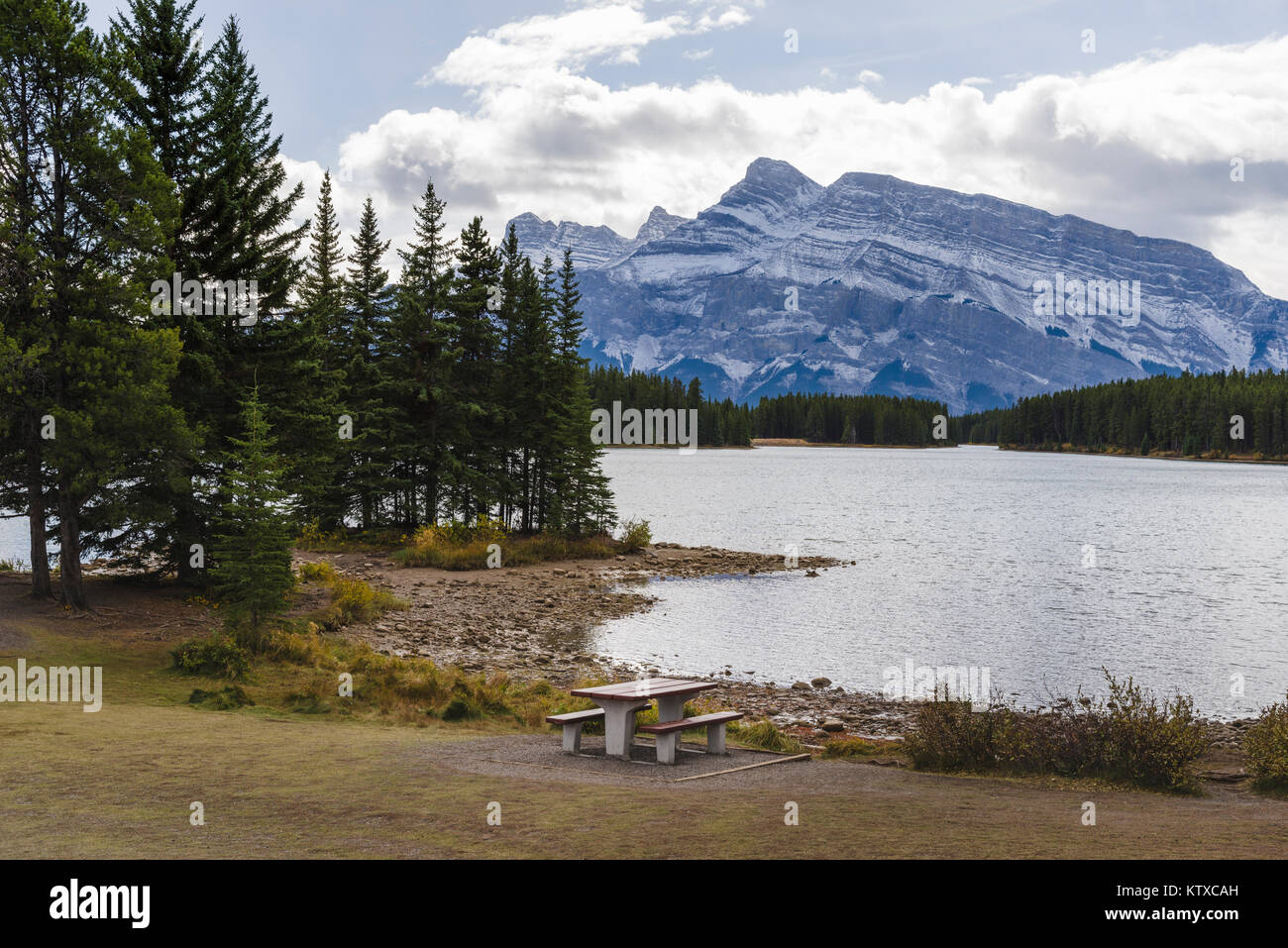 Picnic table at Two Jack Lake, Banff National Park, UNESCO World ...