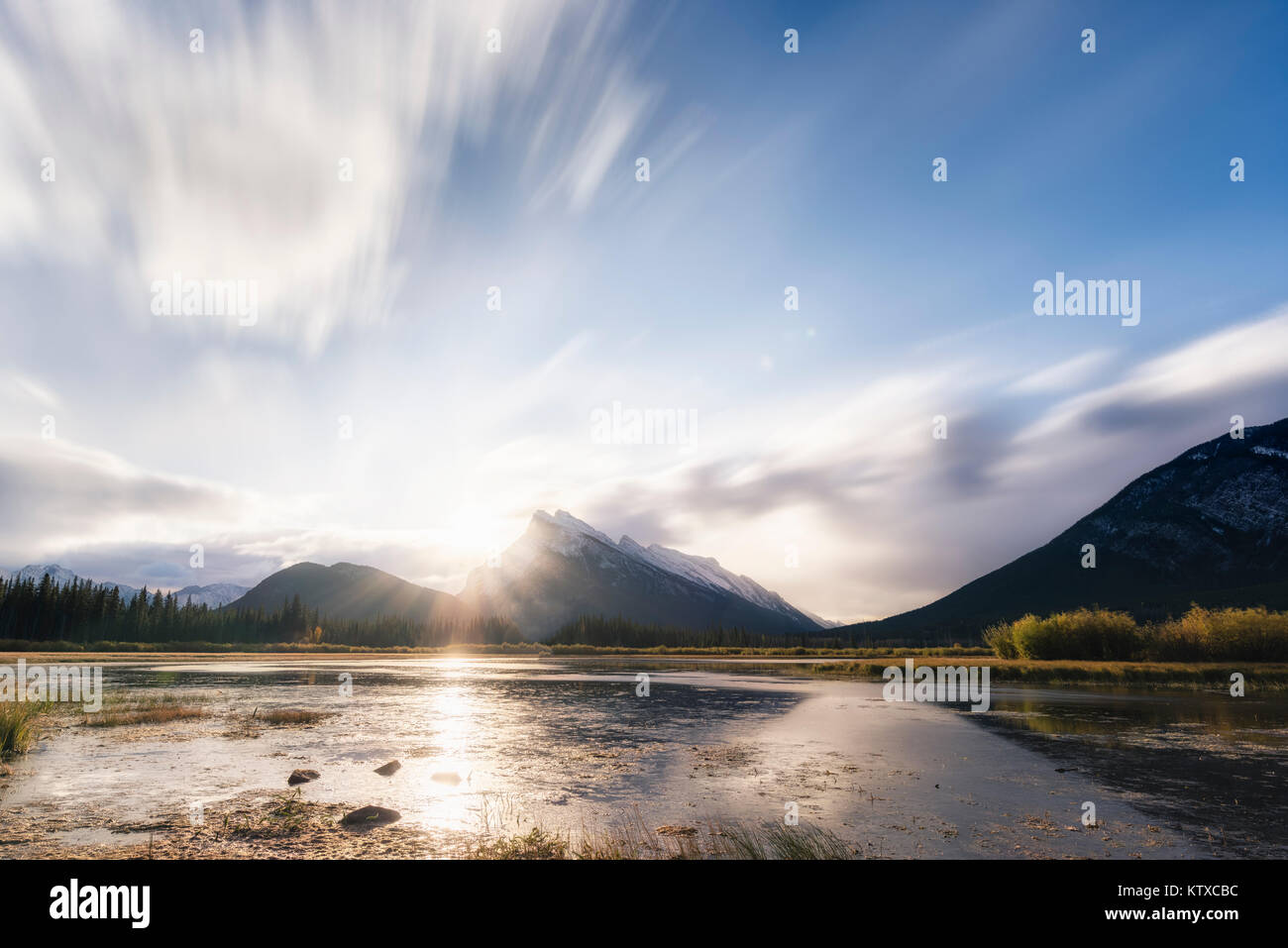 Sunrise at the Vermilion Lakes, Banff National Park, UNESCO World ...