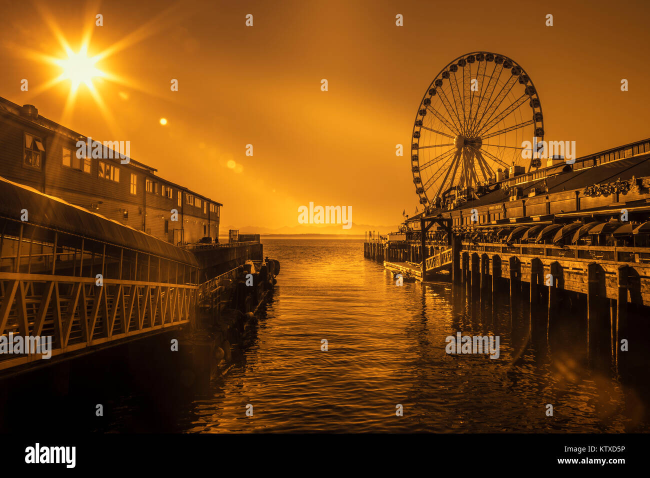 Seattle's Great Ferris Wheel at Pier 57, Seattle, Washington State ...