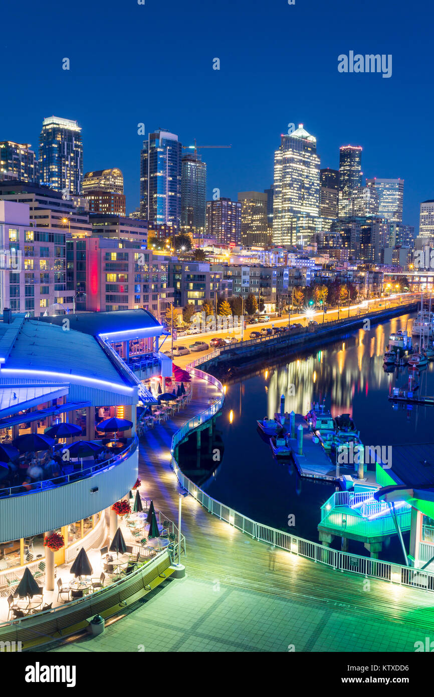 Elevated view of Seattle skyline and restaurants in Bell Harbour Marina ...