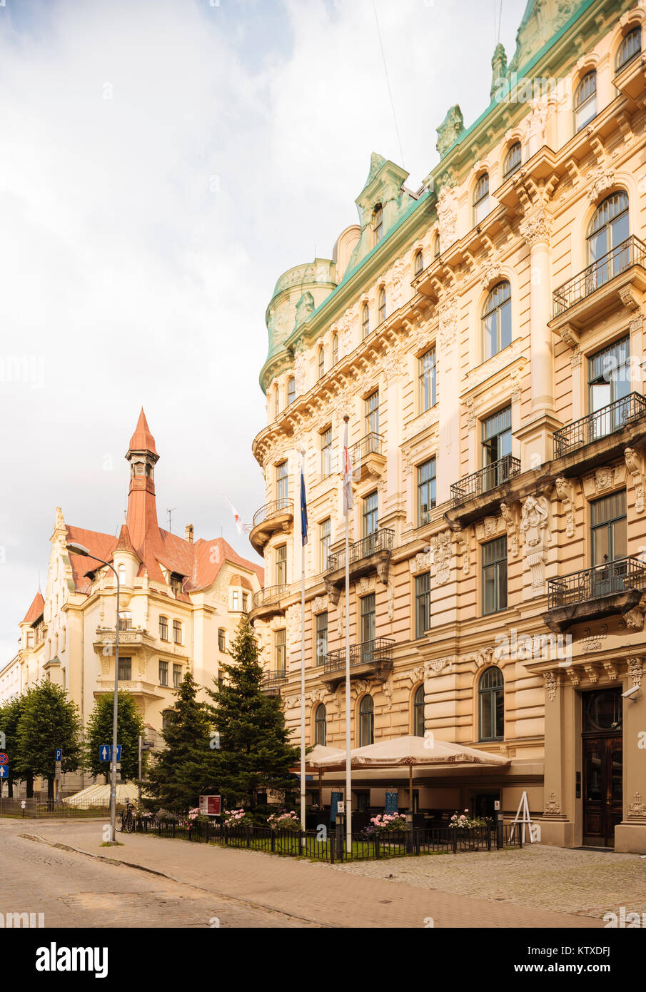 Art noveau architecture in hi-res stock photography and images - Alamy