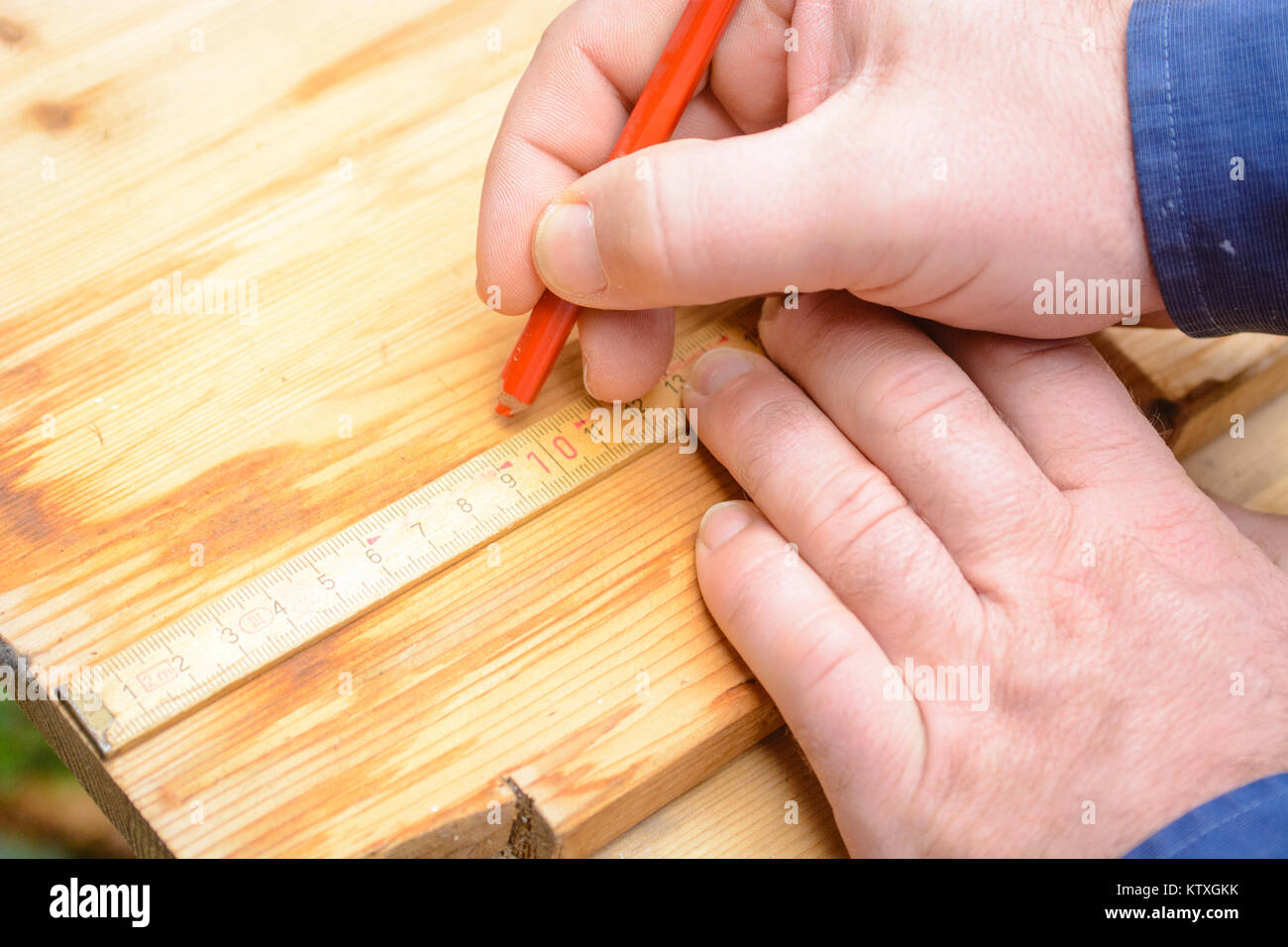 Cutting and mark making hi-res stock photography and images - Alamy