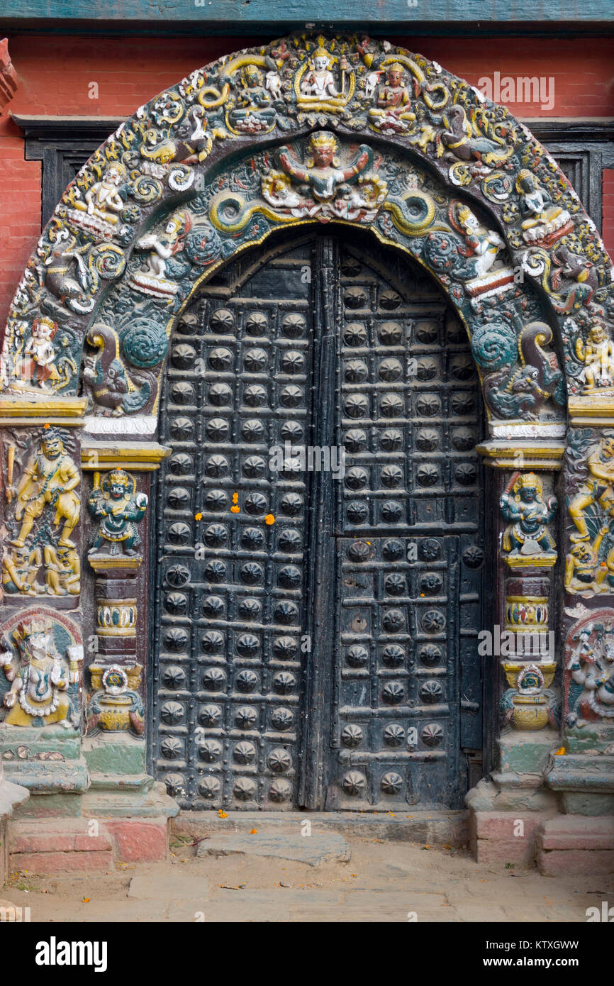Old wooden door bhaktapur nepal hi-res stock photography and images - Alamy
