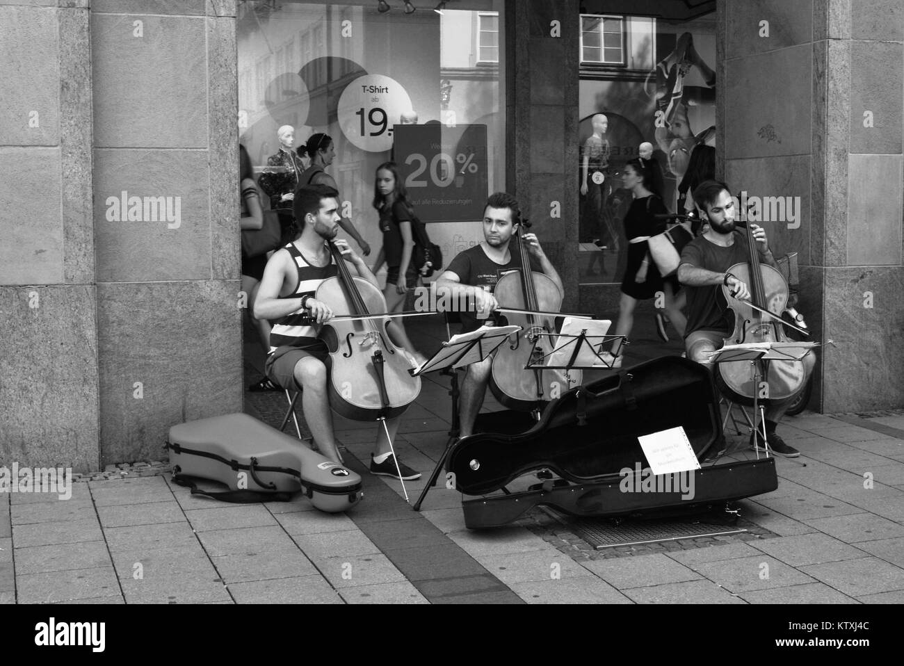 musicians on the street Stock Photo - Alamy