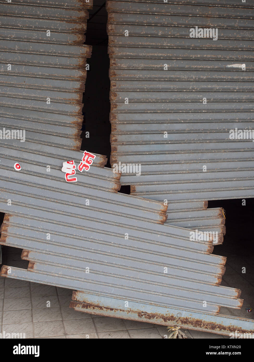 Corrugated iron sheets hi-res stock photography and images - Alamy