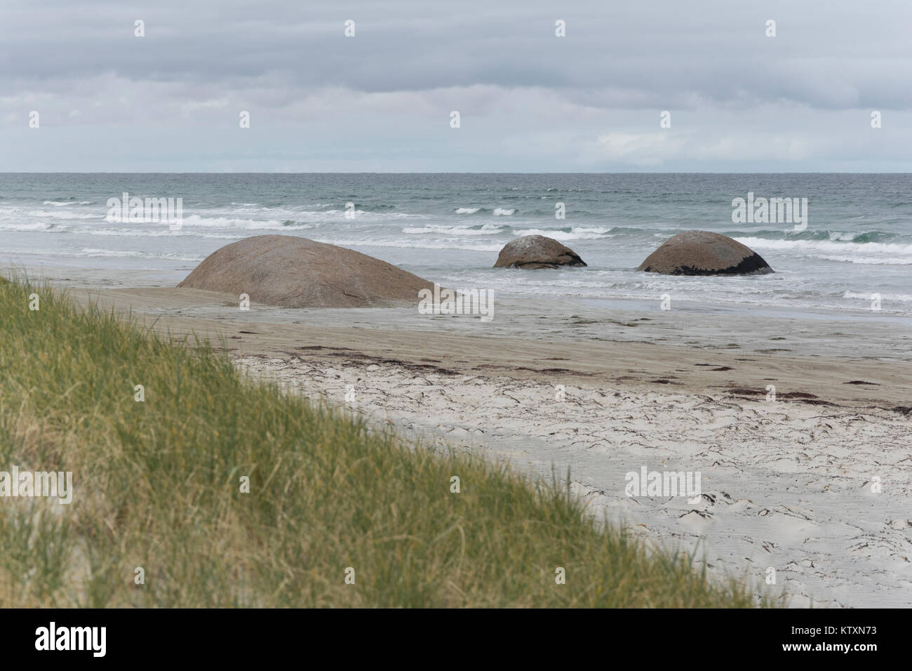 The Granites is a beach spanning 5kms within the Coorong, South ...