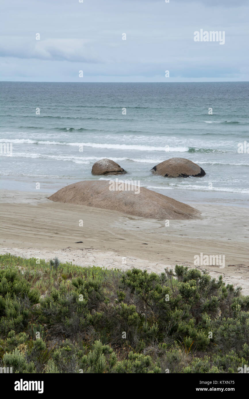 The Granites is a beach spanning 5kms within the Coorong, South ...