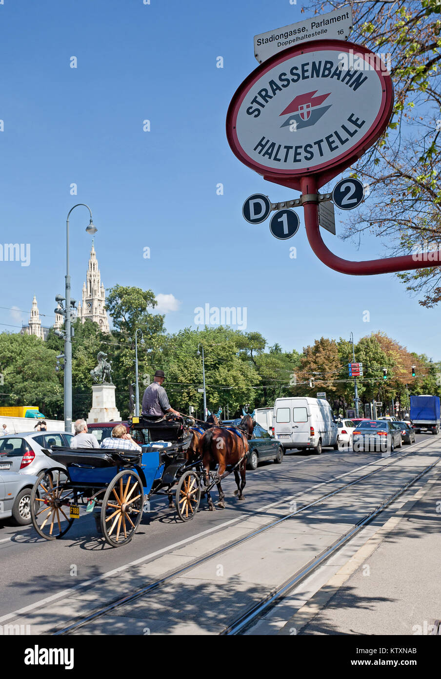 Tourist in fiacre or horse carriage in Vienna, Austria Stock Photo - Alamy