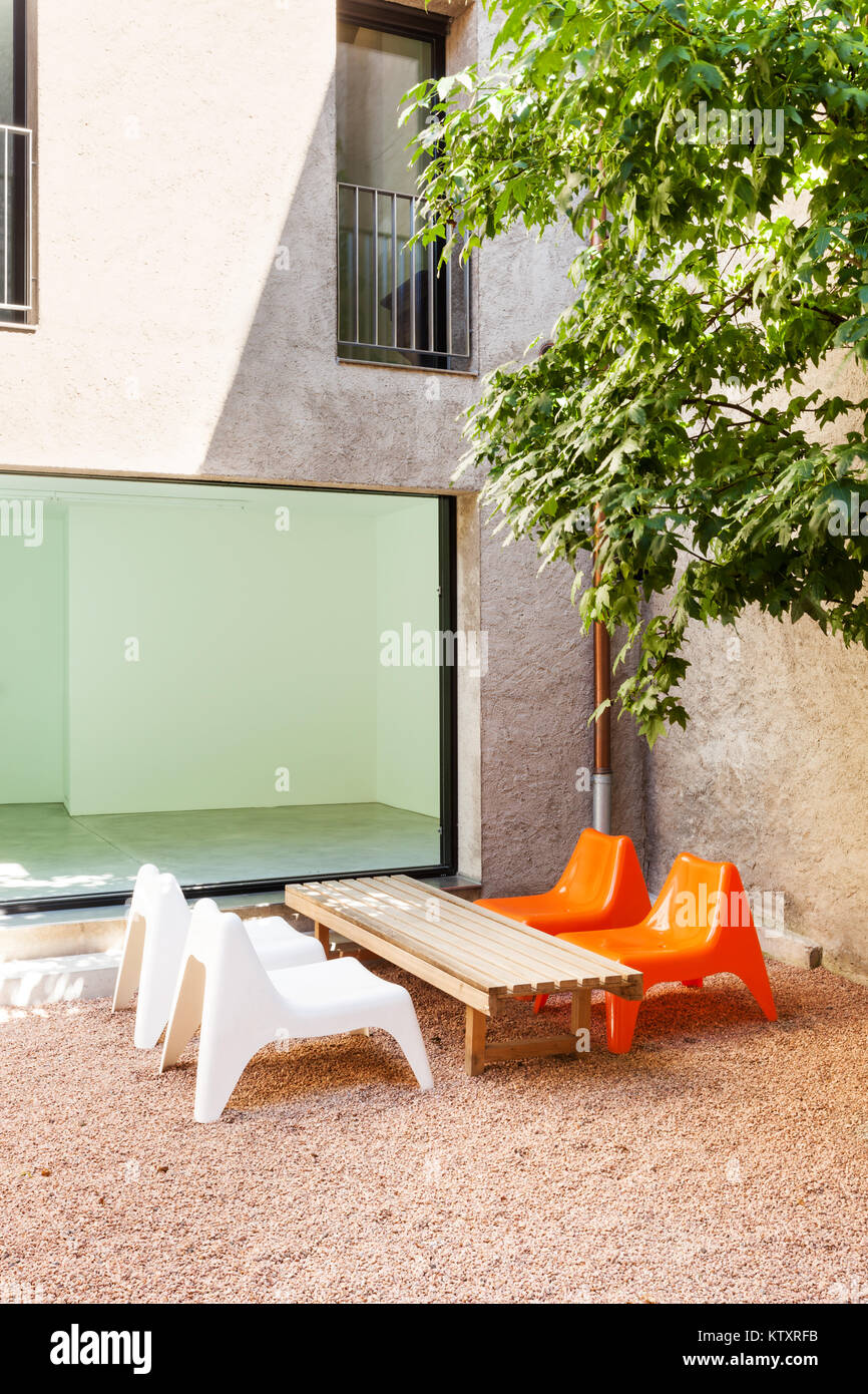 Beautiful modern house, view from the patio Stock Photo - Alamy