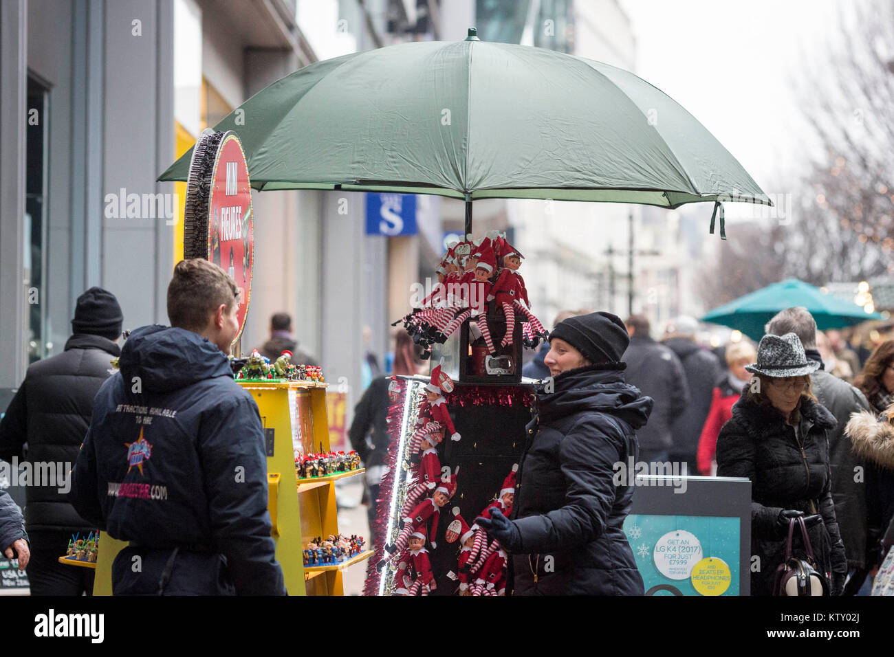 Cold and wet weather doesn't keep shoppers away from Manchester city ...