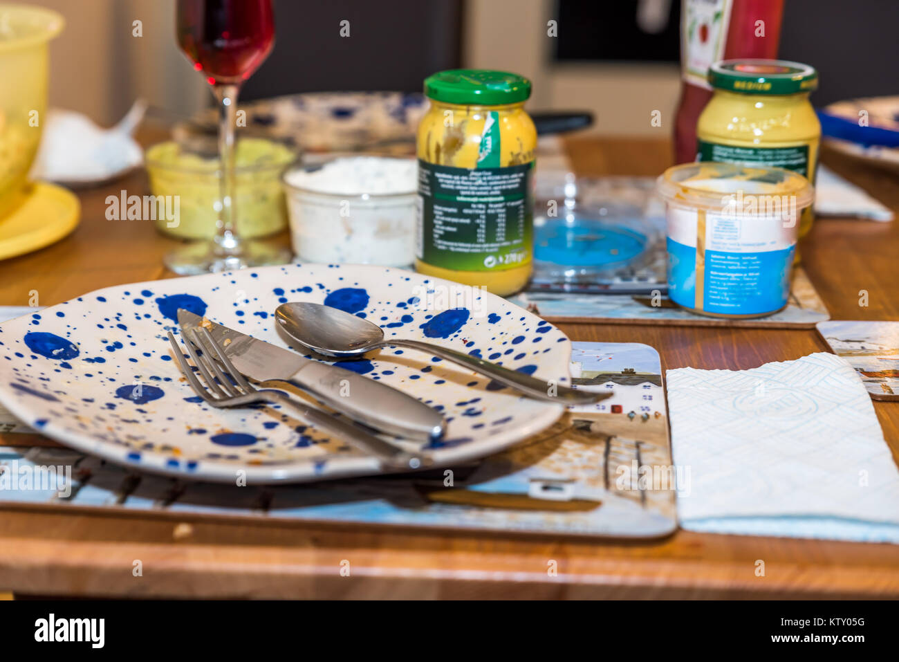 Canteen food waste hi-res stock photography and images - Alamy