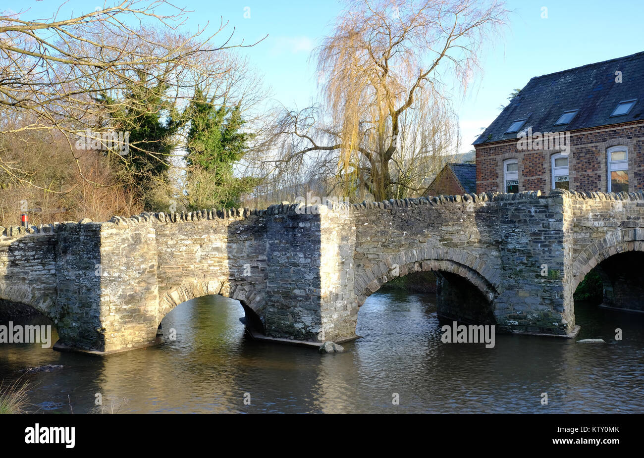 England medieval stone bridge hi-res stock photography and images - Alamy