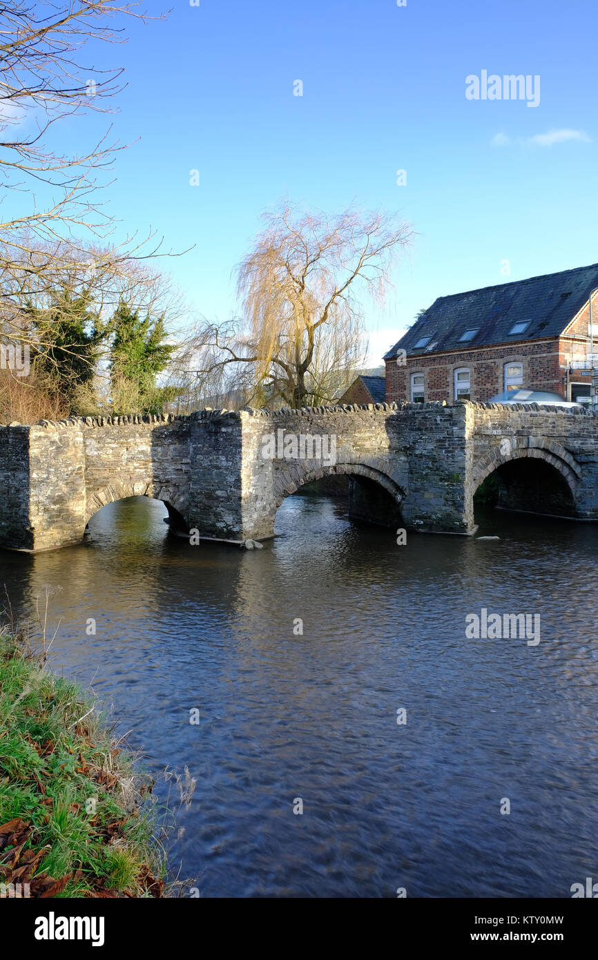 England medieval stone bridge hi-res stock photography and images - Alamy