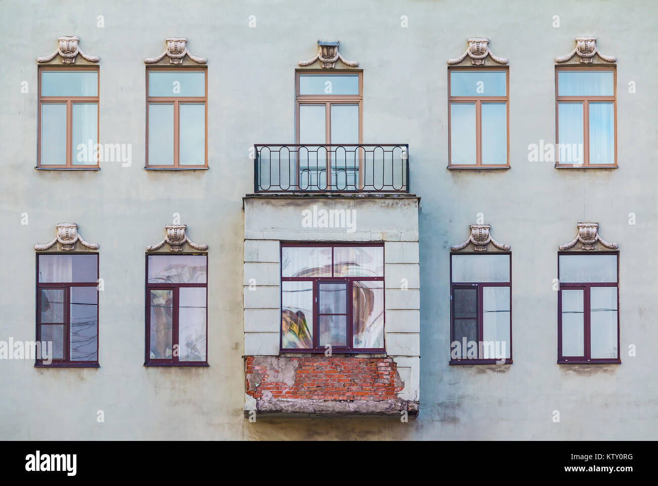 Bay window balcony hi-res stock photography and images - Alamy