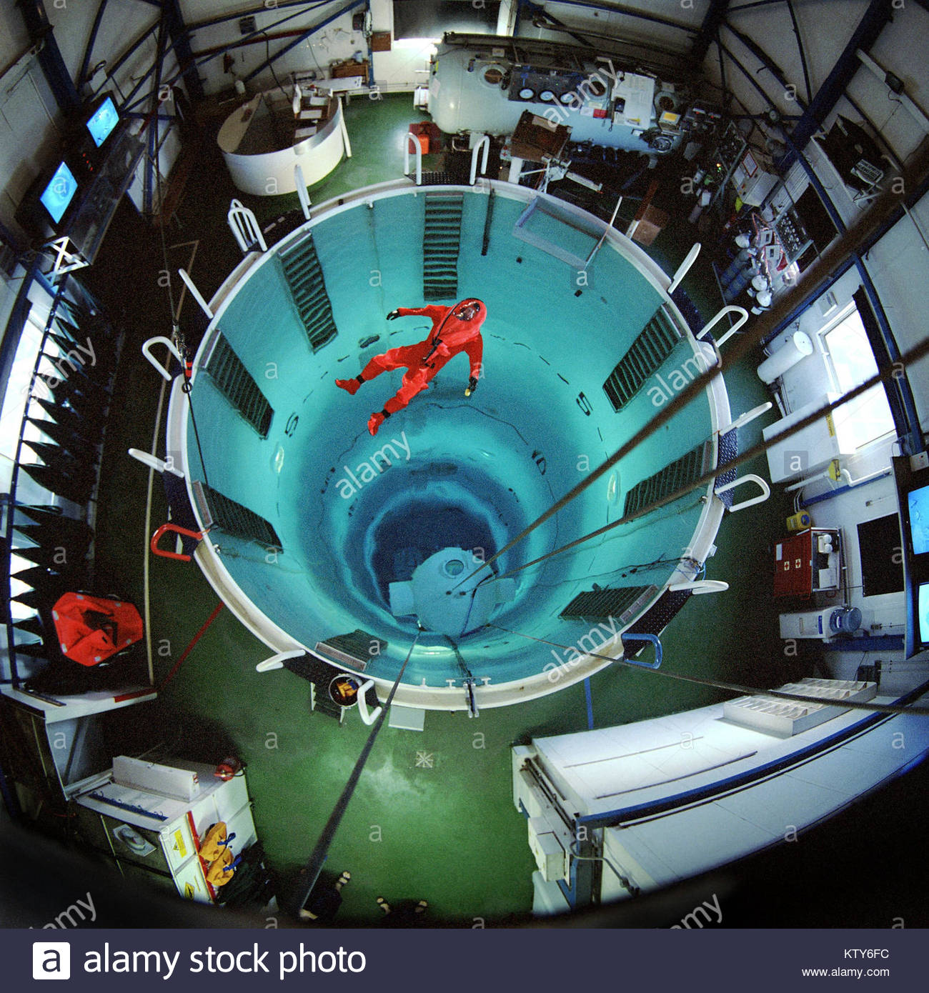 Hms Dolphin Stock Photos & Hms Dolphin Stock Images - Alamy