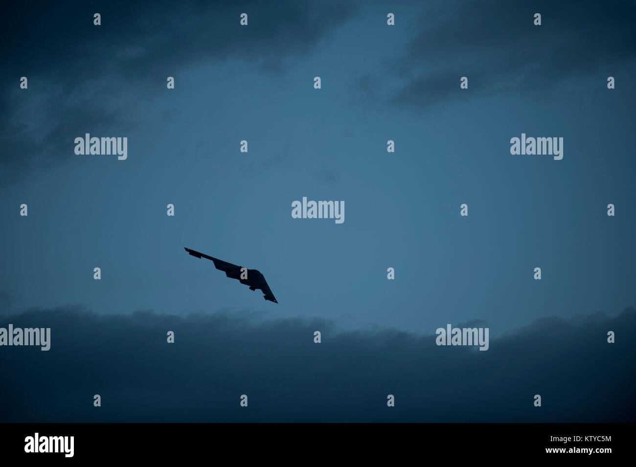 Stealth bomber hi-res stock photography and images - Alamy