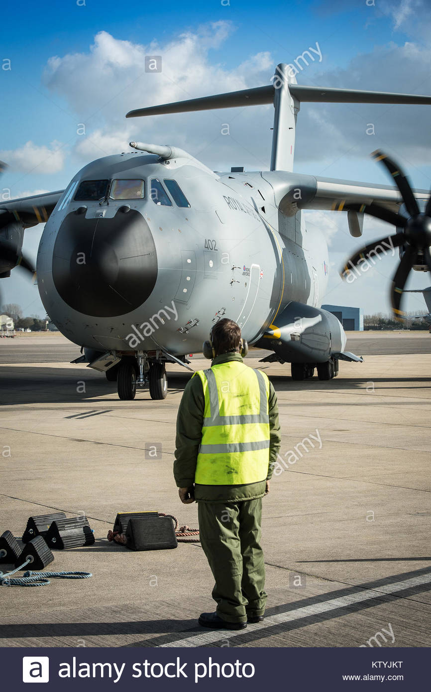Aircraft Chocks Stock Photos & Aircraft Chocks Stock Images - Alamy
