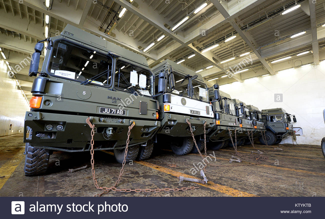 British Army Man Support Vehicle Stock Photos & British Army Man ...