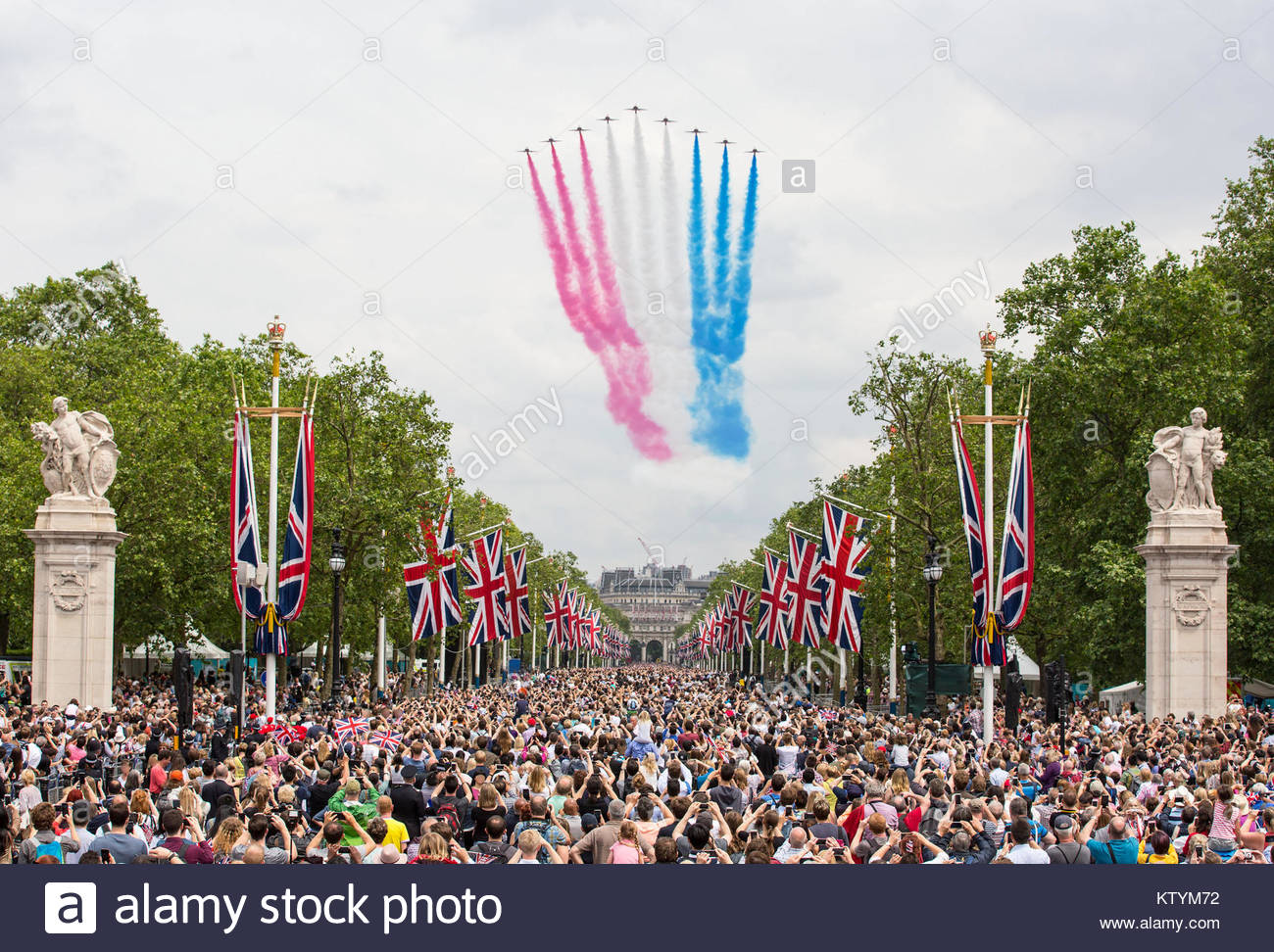 Queens Birthday Flypast Stock Photos & Queens Birthday Flypast Stock ...