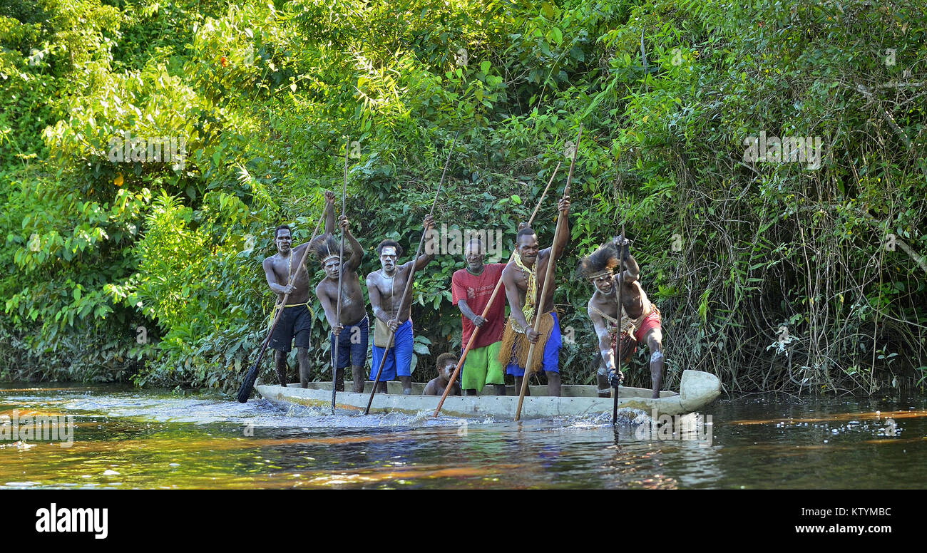 Canoe war ceremony of Asmat people. Headhunters of a tribe of Asmat ...