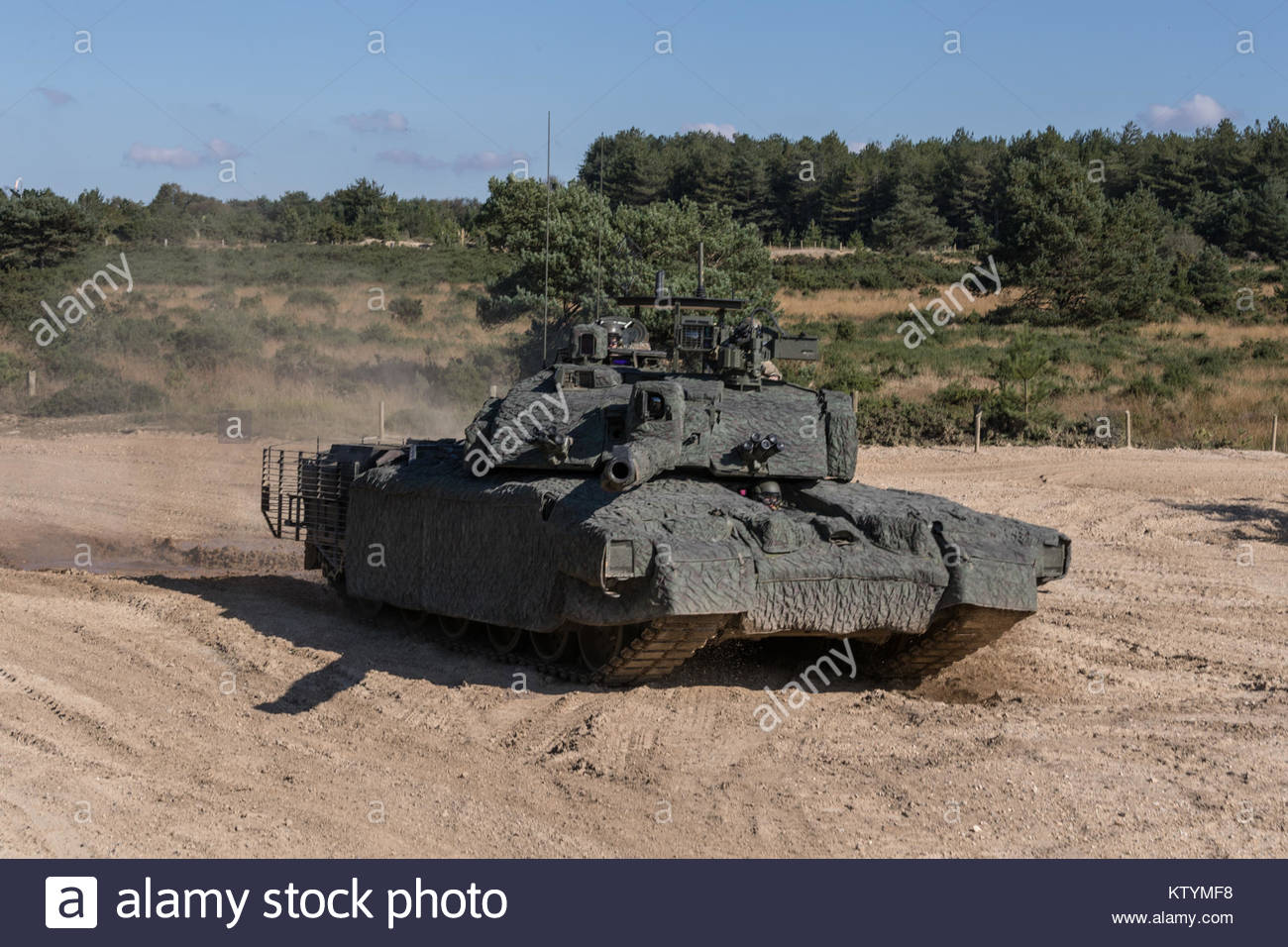 Challenger 2 Megatron Tank Stock Photos & Challenger 2 Megatron Tank ...