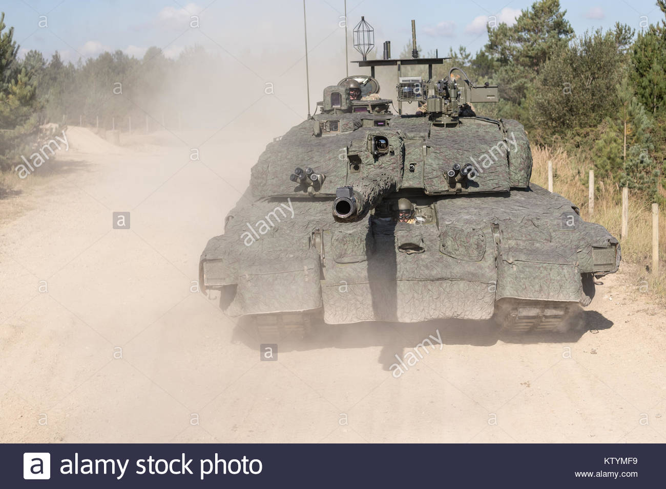 Challenger 2 Megatron Tank Stock Photos & Challenger 2 Megatron Tank ...